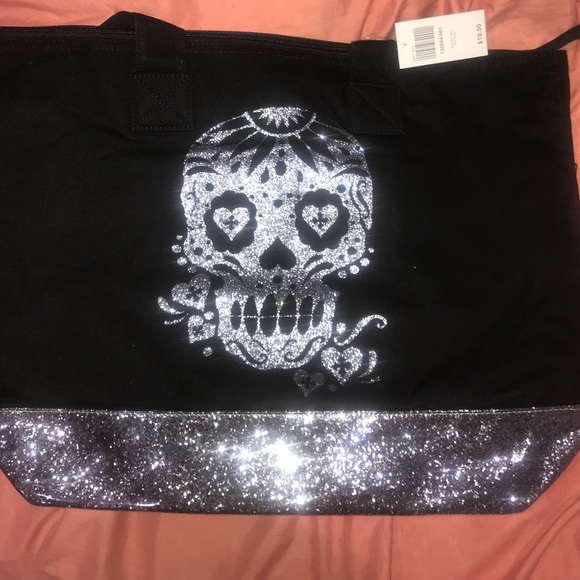 Hot Topic | Bags | Nwt Skull Tote | Poshmark